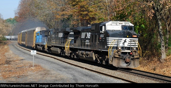 NS 212 leads a mixed train of autoracks and TOFCs at 11:10